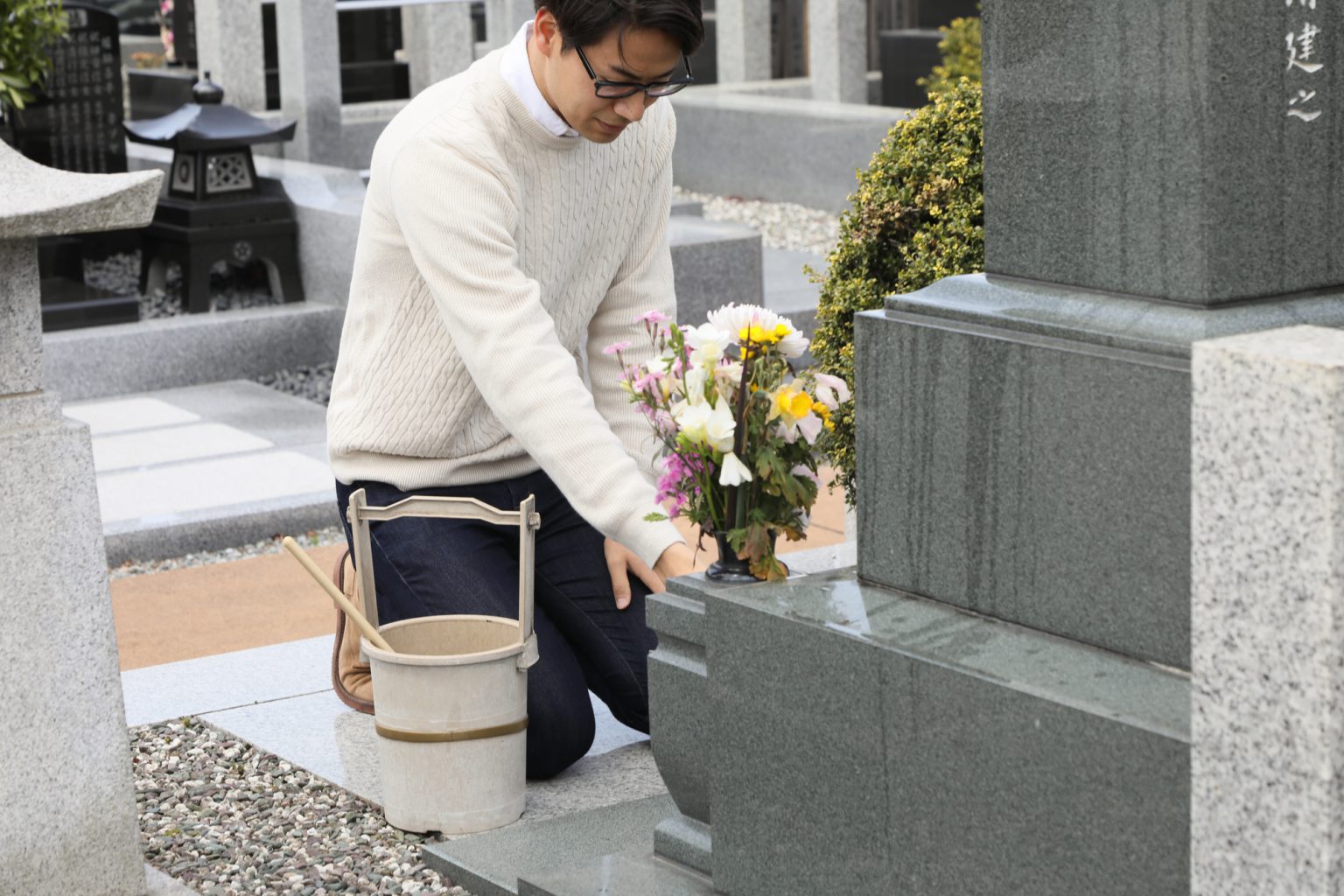 お墓参りはいつ、どのくらいの頻度で行くのか?遠距離や諸事情によって行けない人 海洋散骨シーセレモニー 東京・横浜で14万円代からの海洋散骨